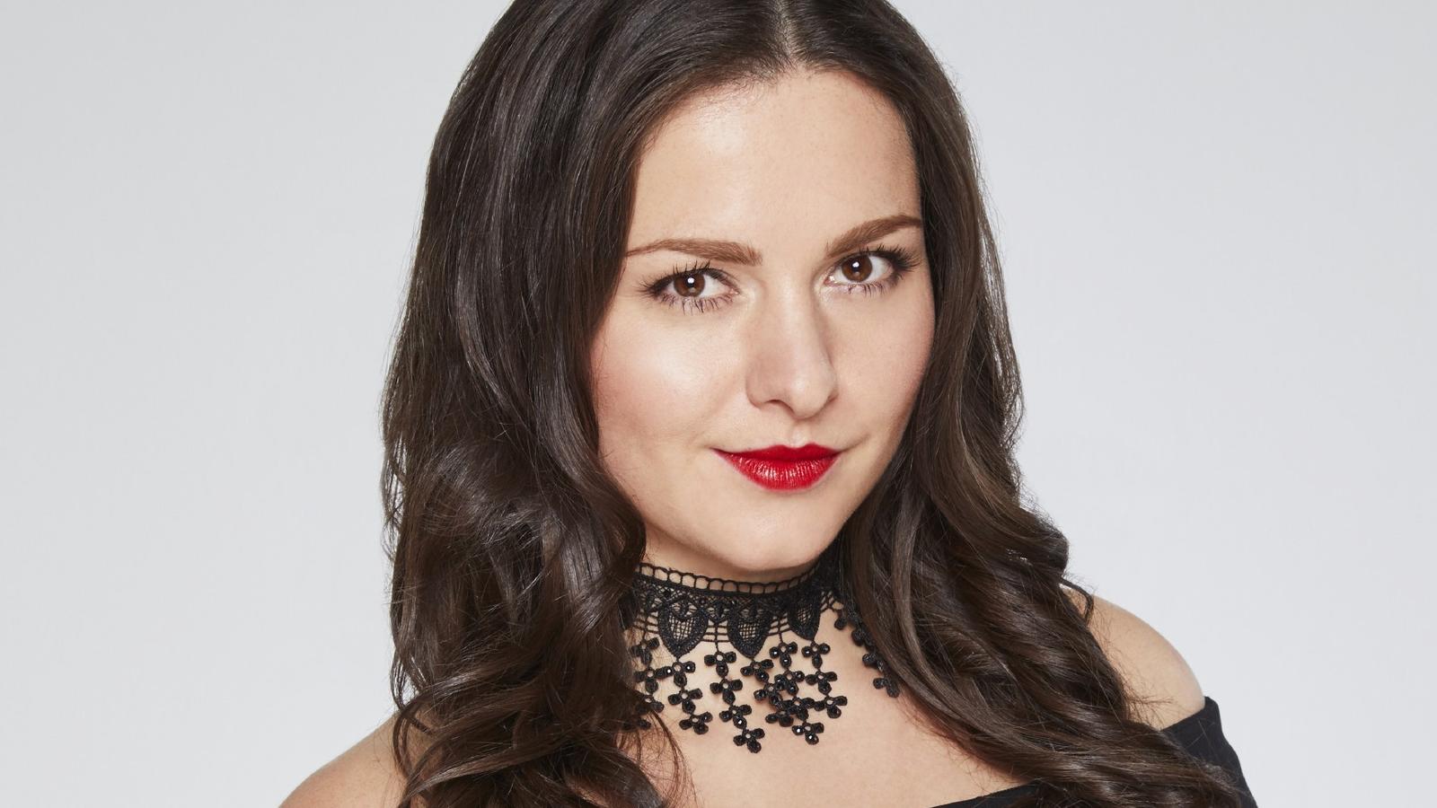 „Unter uns“-Ausstieg: Saskia (Antonia Michalsky) verlässt die Schillerallee „Unter uns“-Ausstieg: Saskia (Antonia Michalsky) verlässt die Schillerallee
