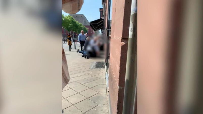 Urteil in Mannheim: Ante P. stirbt bei Polizeieinsatz - Milde Strafen ... Urteil in Mannheim: Ante P. stirbt bei Polizeieinsatz - Milde Strafen ...