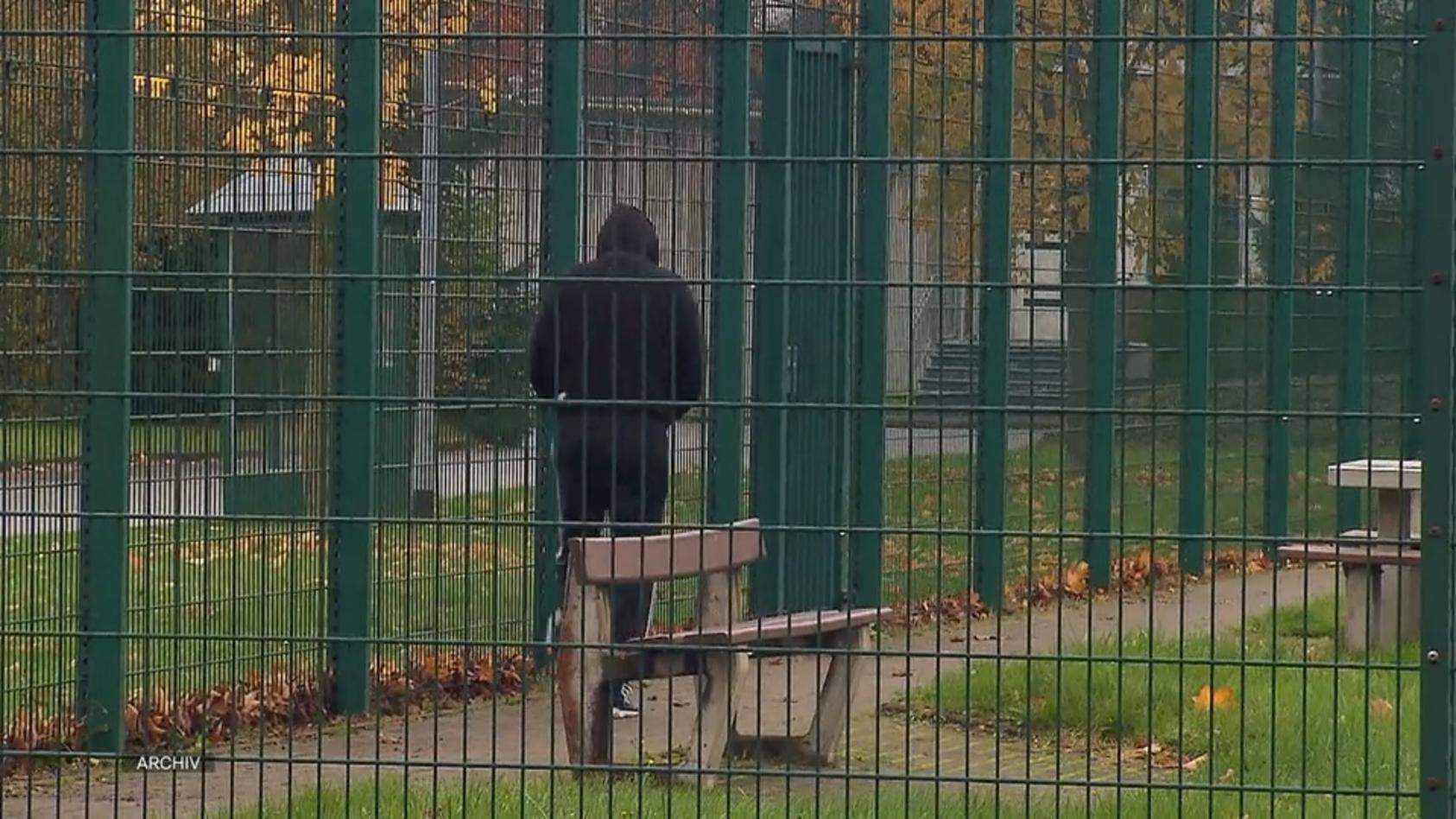 Abschiebungen scheitern - NRW kann viele Straftäter und Gefährder nicht ... Abschiebungen scheitern - NRW kann viele Straftäter und Gefährder nicht ...