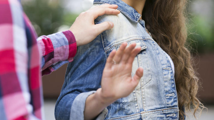 Sexuelle Belästigung Wir Klären Die Wichtigsten Fragen