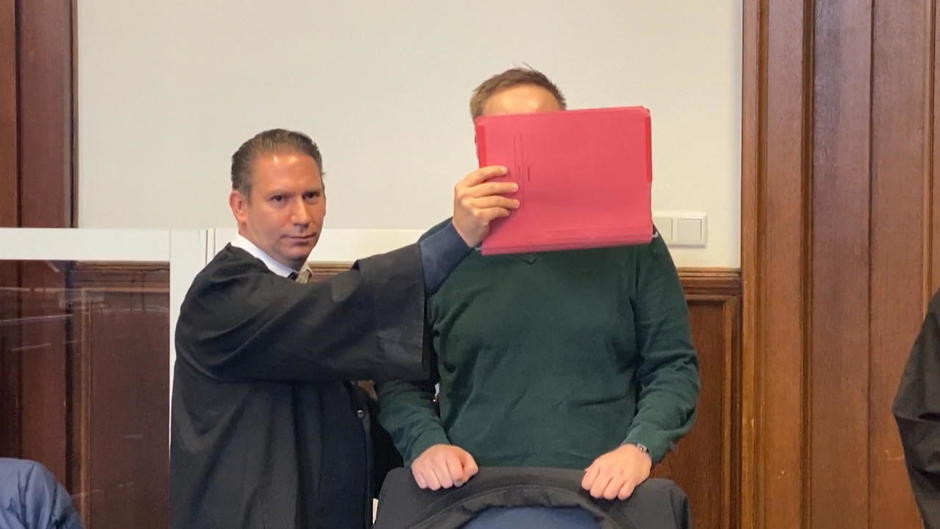 Missbrauchskomplex Münster: Christopher D. soll Kinderpornos bei Adrian ...