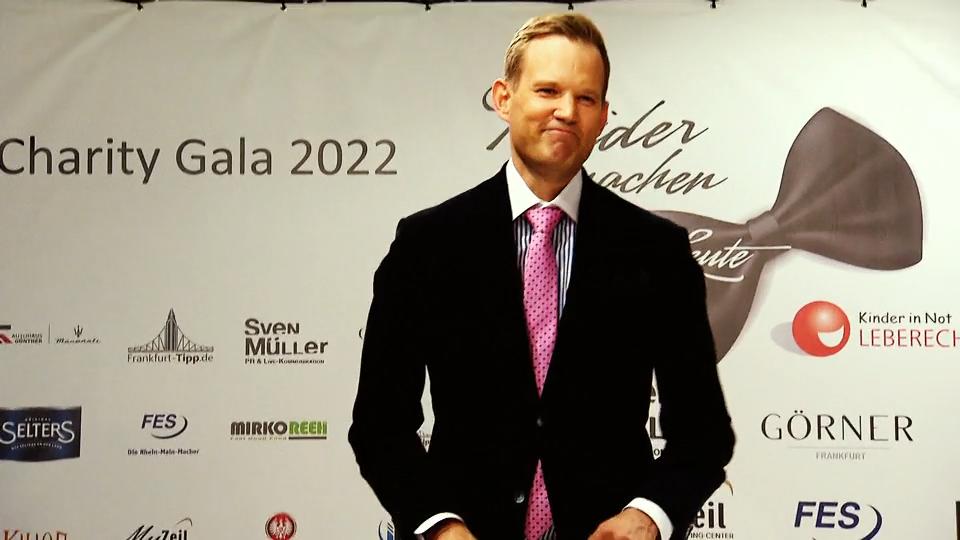 Virologe Hendrik Streeck als Model: Jetzt erforscht er Catwalk statt Corona