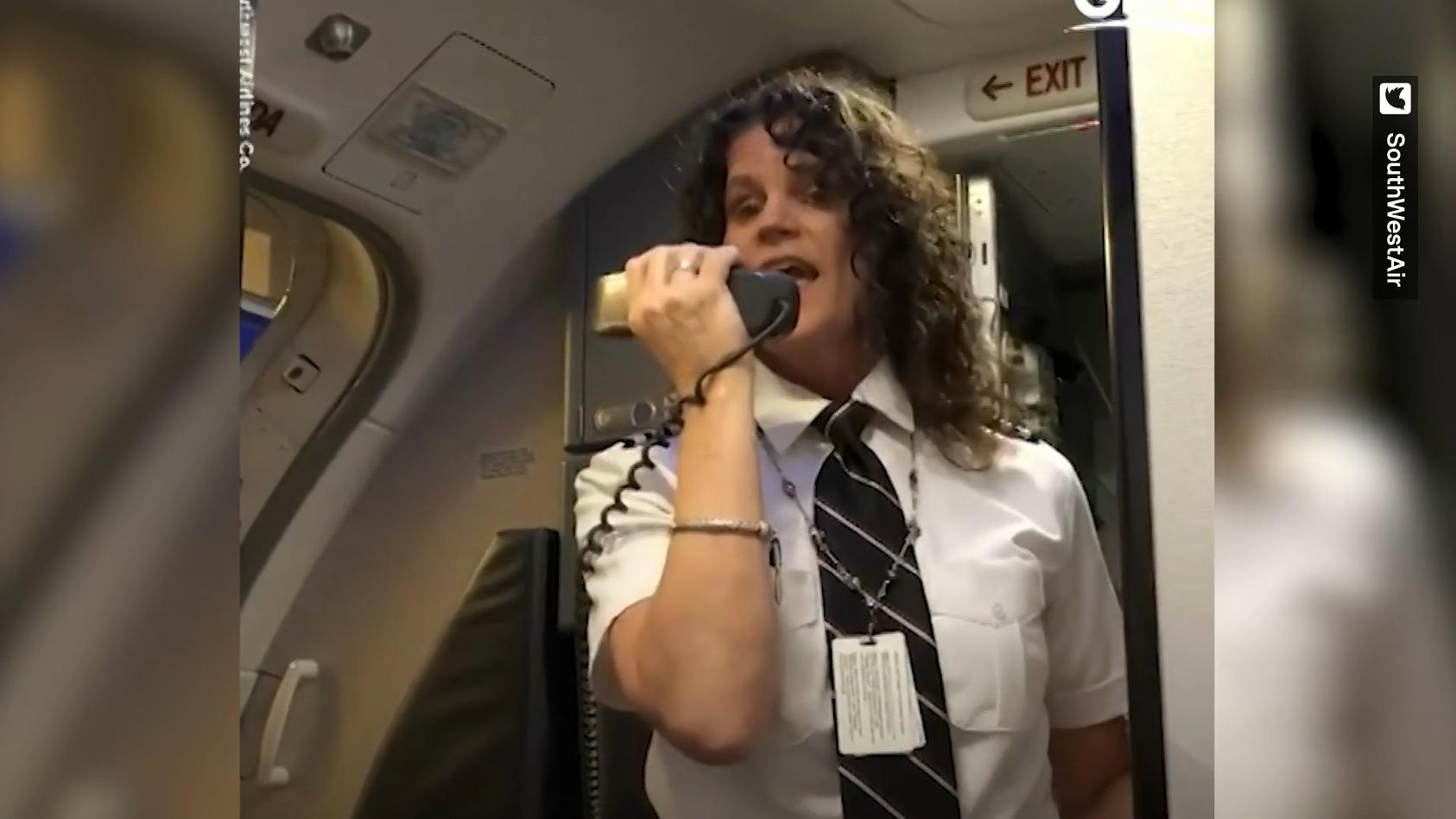 Pilotin stellt ihre ganz besondere Co-Pilotin vor - und löst Jubel aus