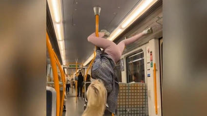 Heiße Moves in der Bahn: Tänzerin verwandelt Haltegriff in Pole-Dance ...