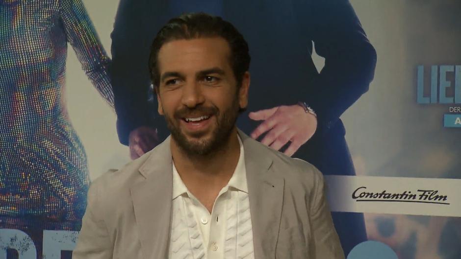 Elyas M'Barek bestätigt Hochzeit mit Jessica Riso mit süßem Hochzeitsfoto