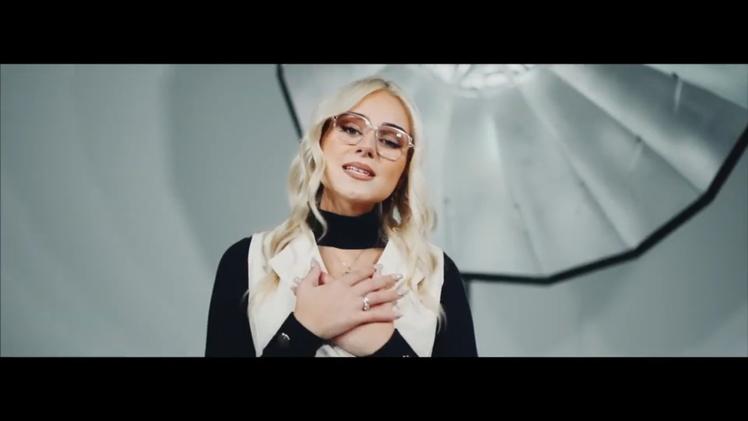 "Doppelt laut": Estefania Wollny singt emotionale Ballade für Sarafinas ...
