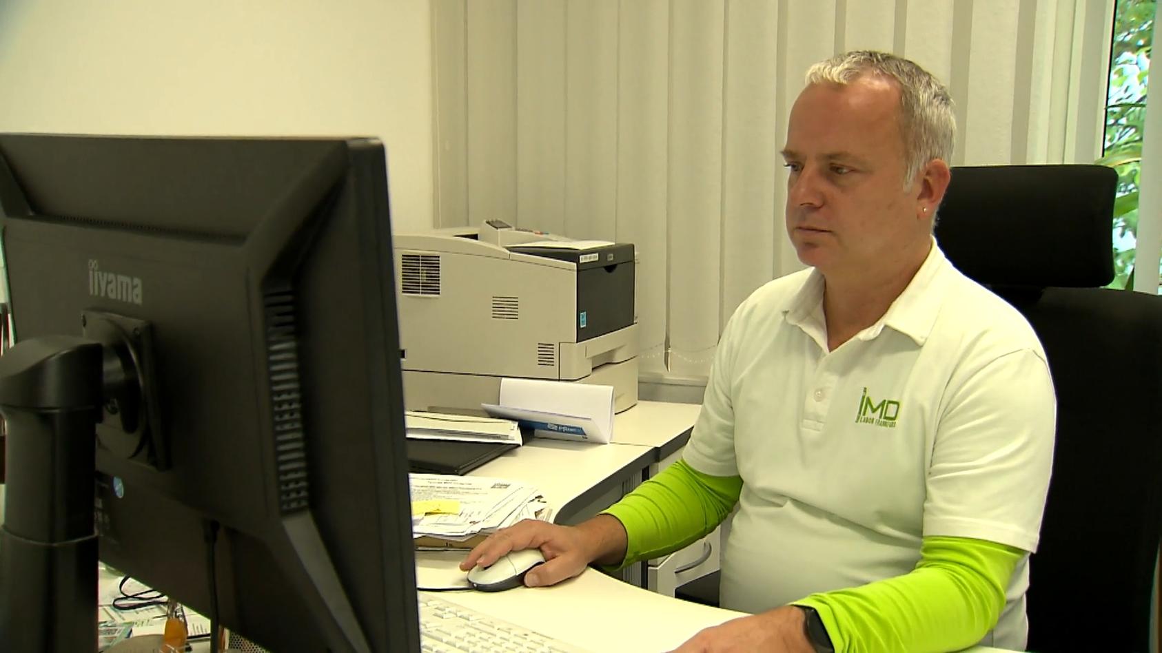 Zweifel an Schnelltest und Selbsttest: Ist das Stäbchen im Rachen ...