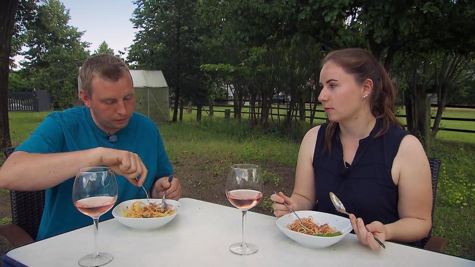 "Bauer sucht Frau": Geht DAS zu weit? Ulf lässt sich von Anna Lina bedienen