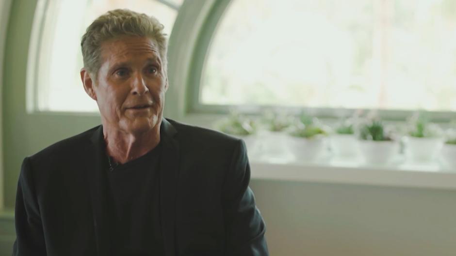 David Hasselhoff hat die Nase voll von David Hasselhoff und zeigt bei ...