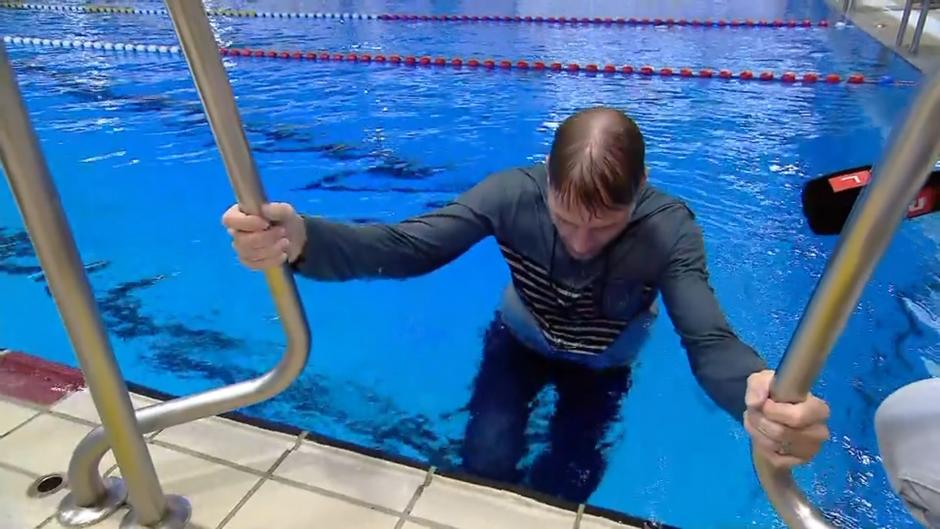 RTL-Experiment: 15 Stunden schwimmen - geht das? Reporter gibt nach sieben Stunden völlig ...