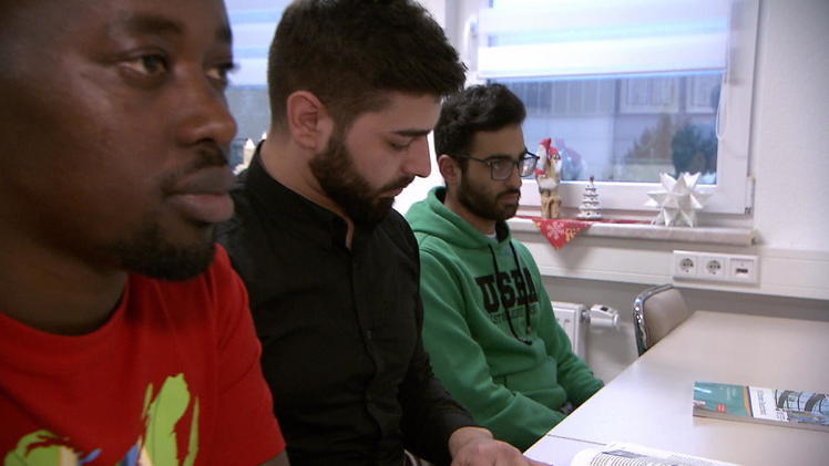 Zahl der Hartz IV-Empfänger ohne deutschen Pass steigt: Warum das so ist und wie die Menschen ...