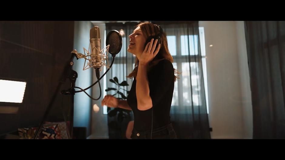 GZSZ-Star Iris Mareike Steen: Ihre erste eigene Single - Warum "Haltlos" ganz persönlich ist