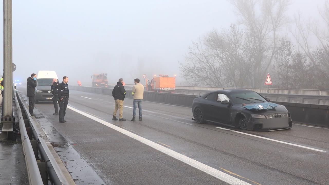 Hofheim (Hessen): Geldautomatensprenger bauen heftigen Autobahn-Unfall ...