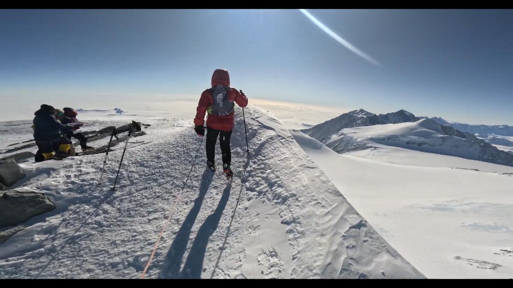 Bei minus 30 Grad! Fernanda Maciel bezwingt höchsten Berg in der ...