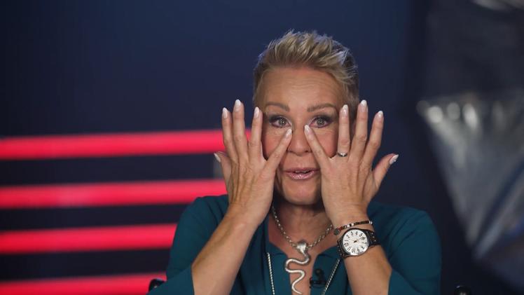 Tränen bei Sonja Zietlow: Diese Dschungelcamp-Highlights machen sie ... Tränen bei Sonja Zietlow: Diese Dschungelcamp-Highlights machen sie ...