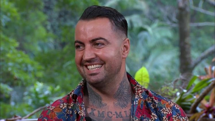 Dschungelcamp 2023: Cosimo spricht über seine heiße (?) erste Versace-Nacht mit Freundin Nathalie