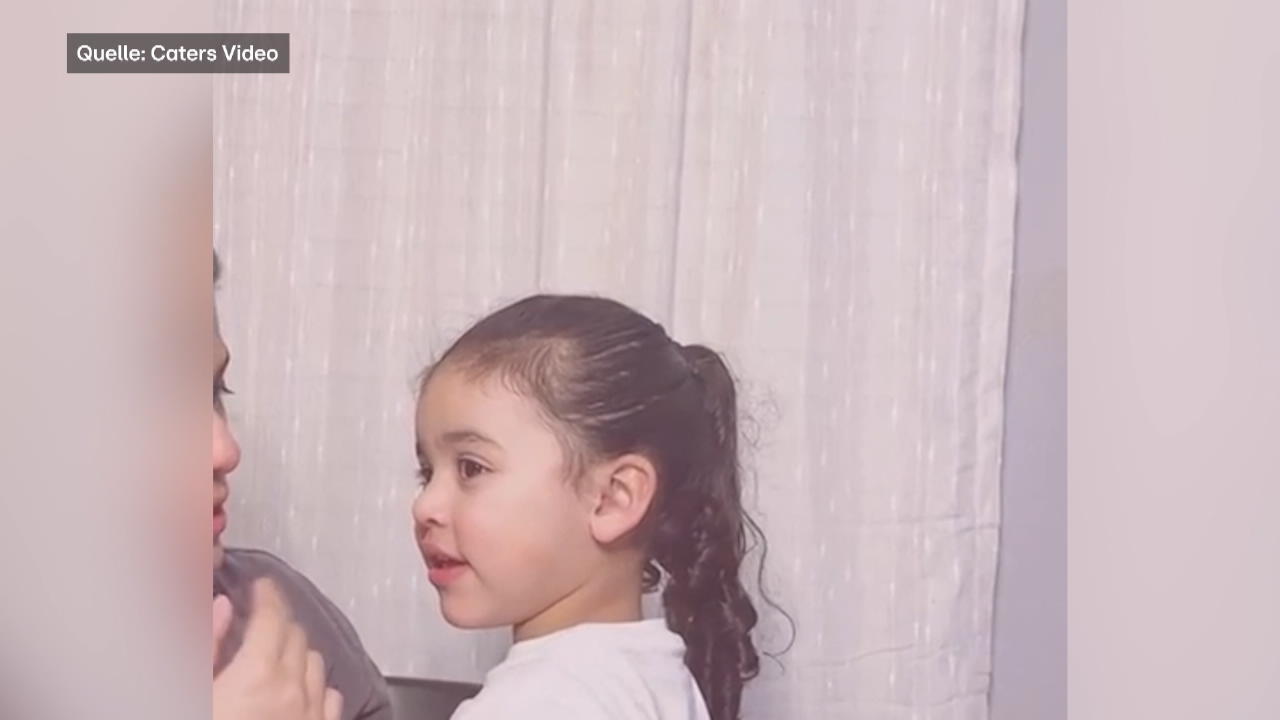 Bewegend: Tochter mit Autismus sagt zum ersten Mal "Mama"