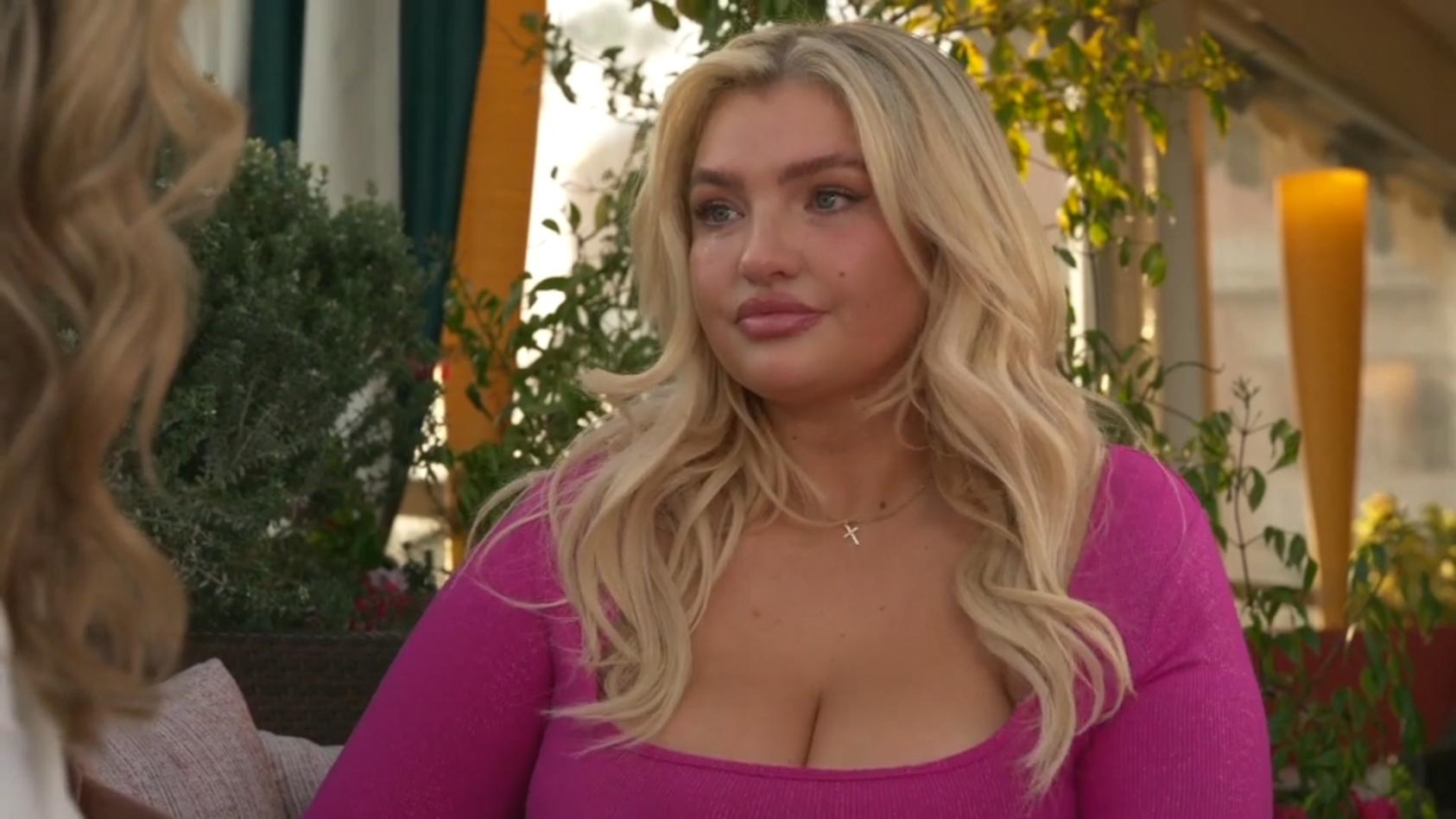 GNTM-Sarina Nowak hatte einen Hirntumor: Das Model leidet seitdem unter anderem an unstillbarem ...