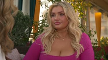 GNTM-Sarina Nowak hatte einen Hirntumor: Das Model leidet seitdem unter anderem an unstillbarem ...