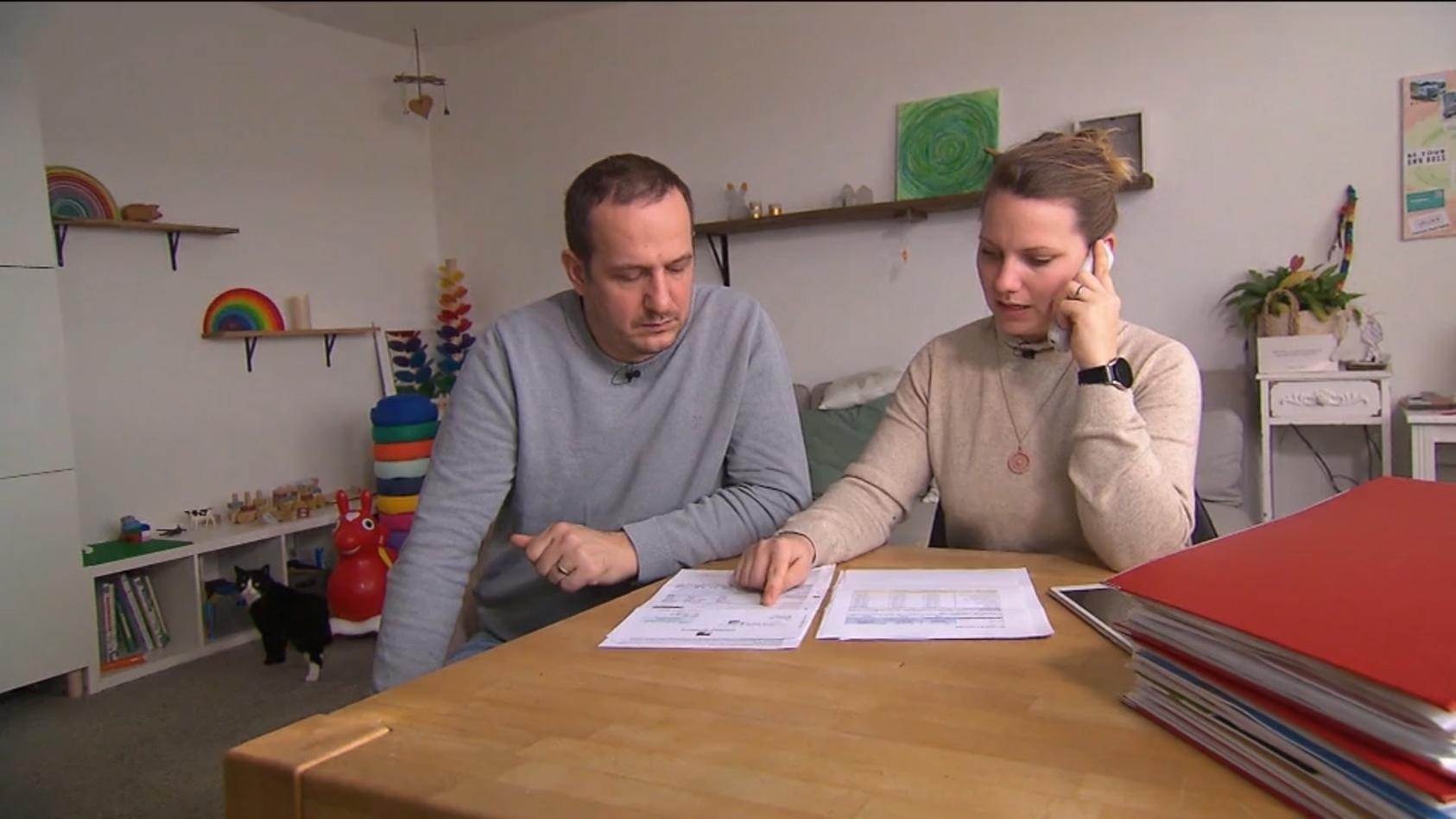 Pandemie & Inflation: Ein Großteil der Familien leidet unter Geldsorgen