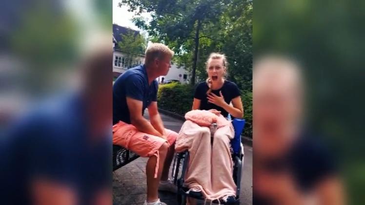 Schlaganfall mit 26! Liza Harms muss neu sprechen und laufen lernen