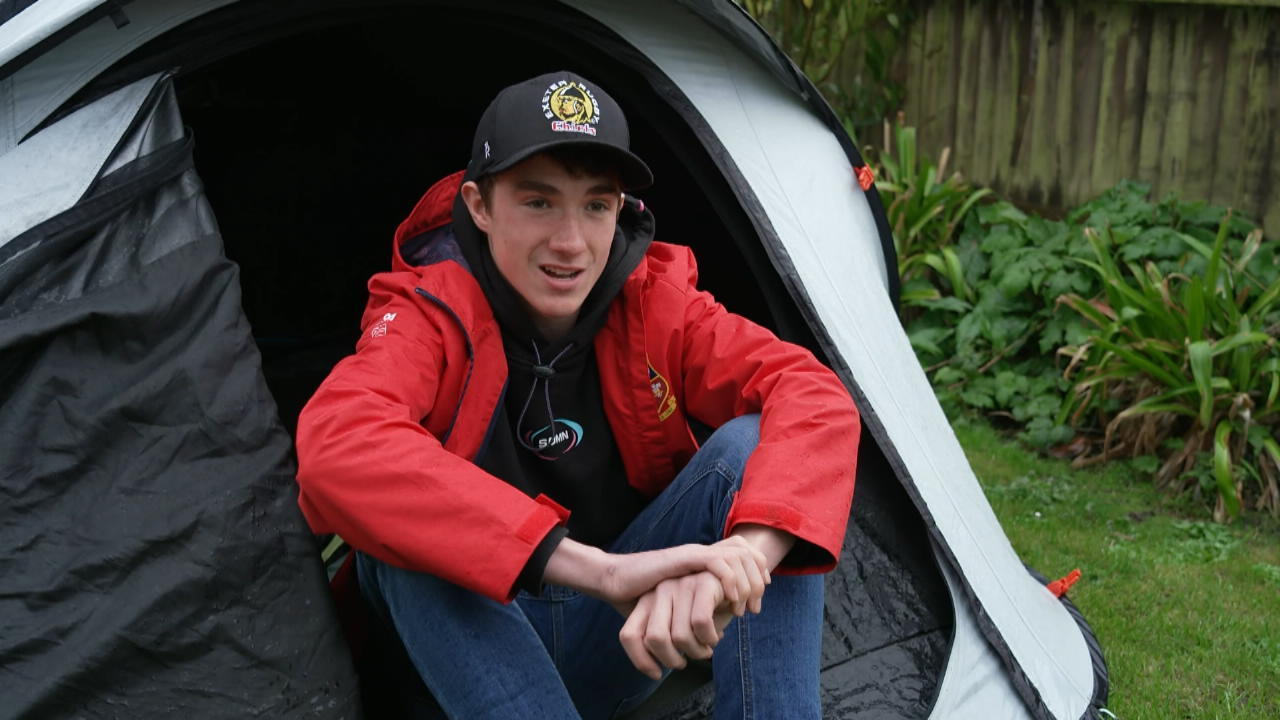 Großbritannien: Max Woosey (13) schläft für guten Zweck drei Jahre im ...