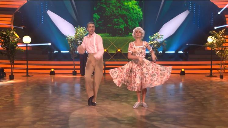 Let's Dance 2023: FAST eine Zehn von Llambi! Oma Ekat und Opa Timon haben es voll drauf