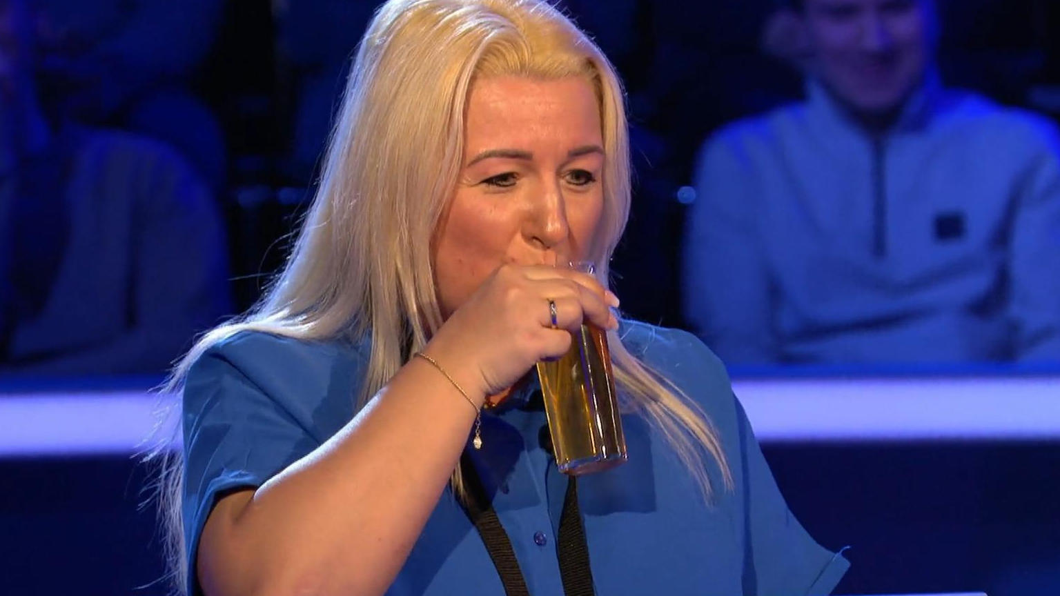 "Wer wird Millionär?"-Kandidatin eiskalt erwischt! Mit Kölsch und ...