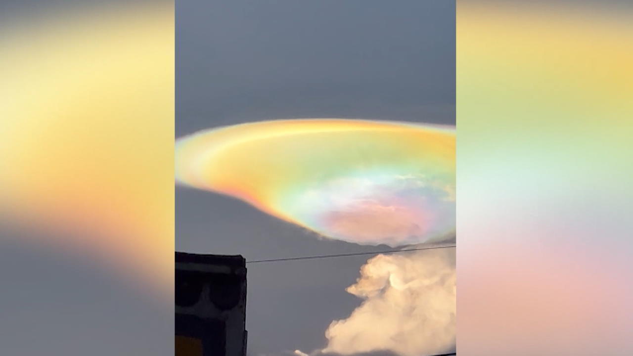 Wetterphänomen: Seltene schillernde Regenbogenwolke in Thailand gesichtet