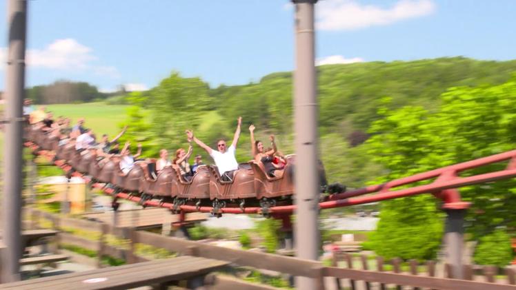 Freizeitparks im Fun-Check: Wo lässt es sich am günstigsten Spaß haben?