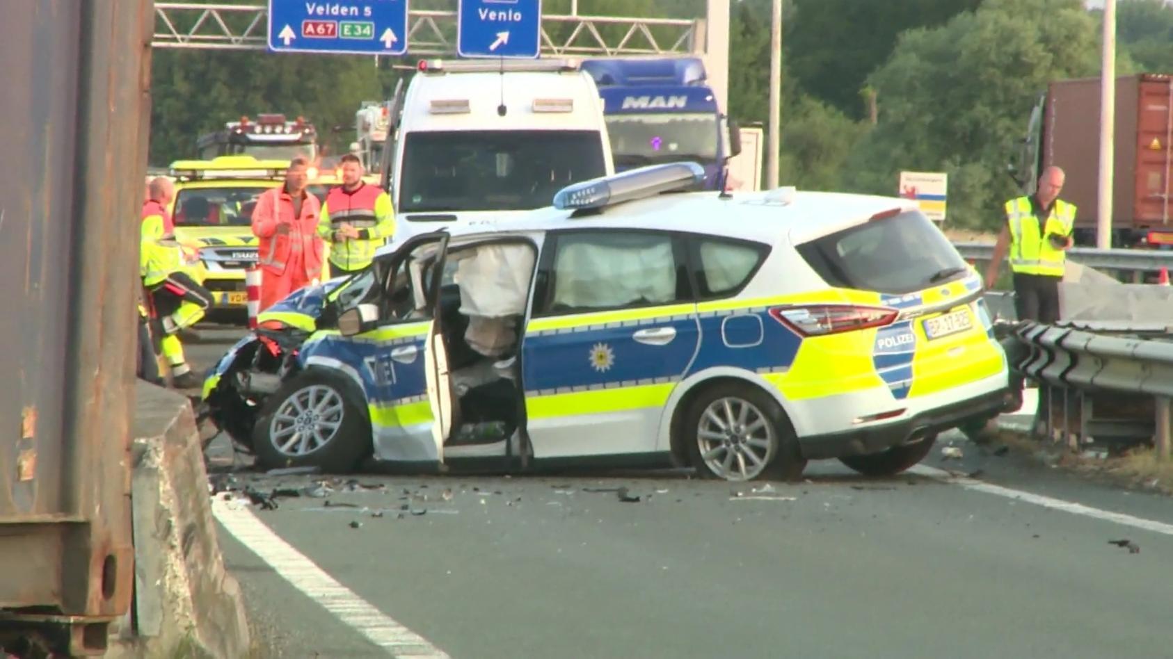 Heftiger Autobahn-Crash: Vollbesetzter Flixbus kracht in stehenden ...