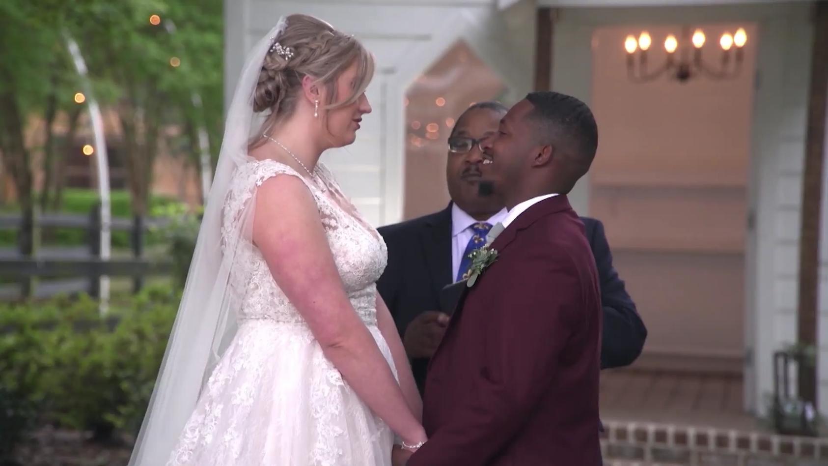 Hochzeitskuss trotz Größenunterschied: Die Lösung dieses Paares ...