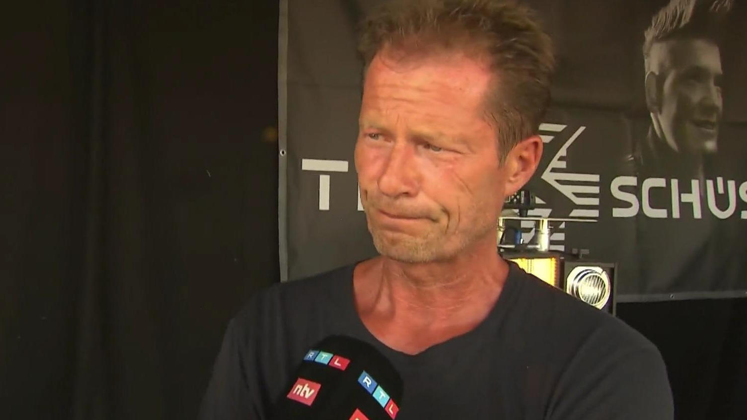 Til Schweiger motzt bei Rückkehr auf den roten Teppich RTL-Reporterin an
