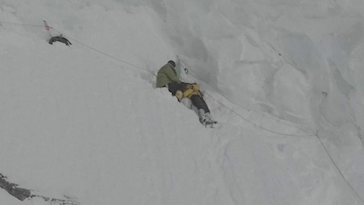 K2-Expedition: Sterbenden Berghelfer zurückgelassen? Reinhold Messner ...