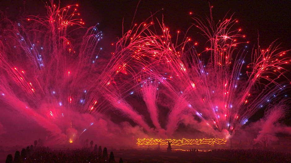 Spektakuläre Pyroshow! XXL-Feuerwerk in Herrenhäuser Gärten über ...