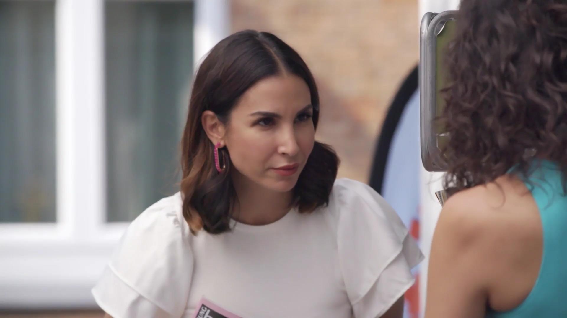 AWZ: Ava zieht im Training neue Saiten auf