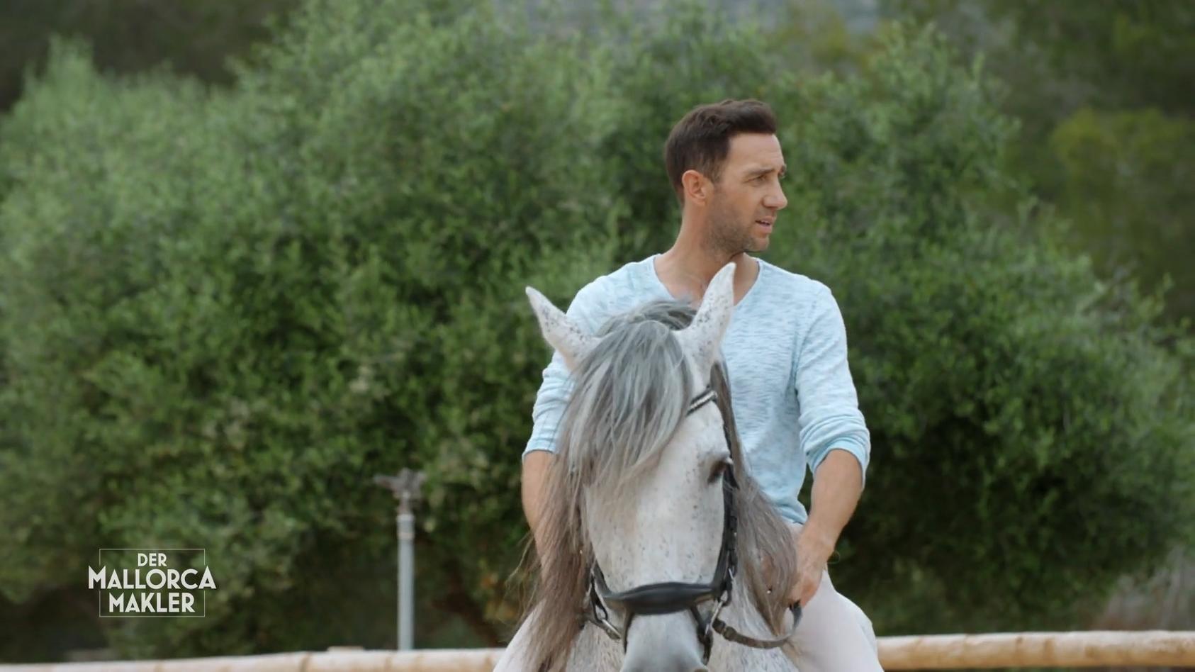 Marcel Remus und seine Mama haben Stress wegen ihres Freundes Dennis