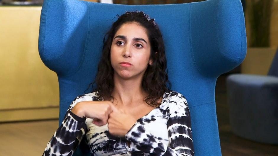 AWZ-Star Suri Abbassi überrascht mit Aussagen zu ihrer Familie