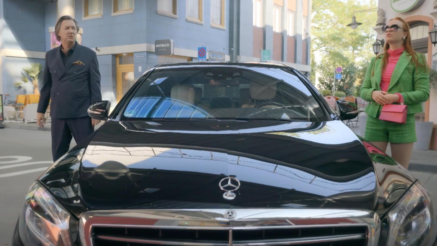 Unter uns: Das Böse kommt in die Schillerallee