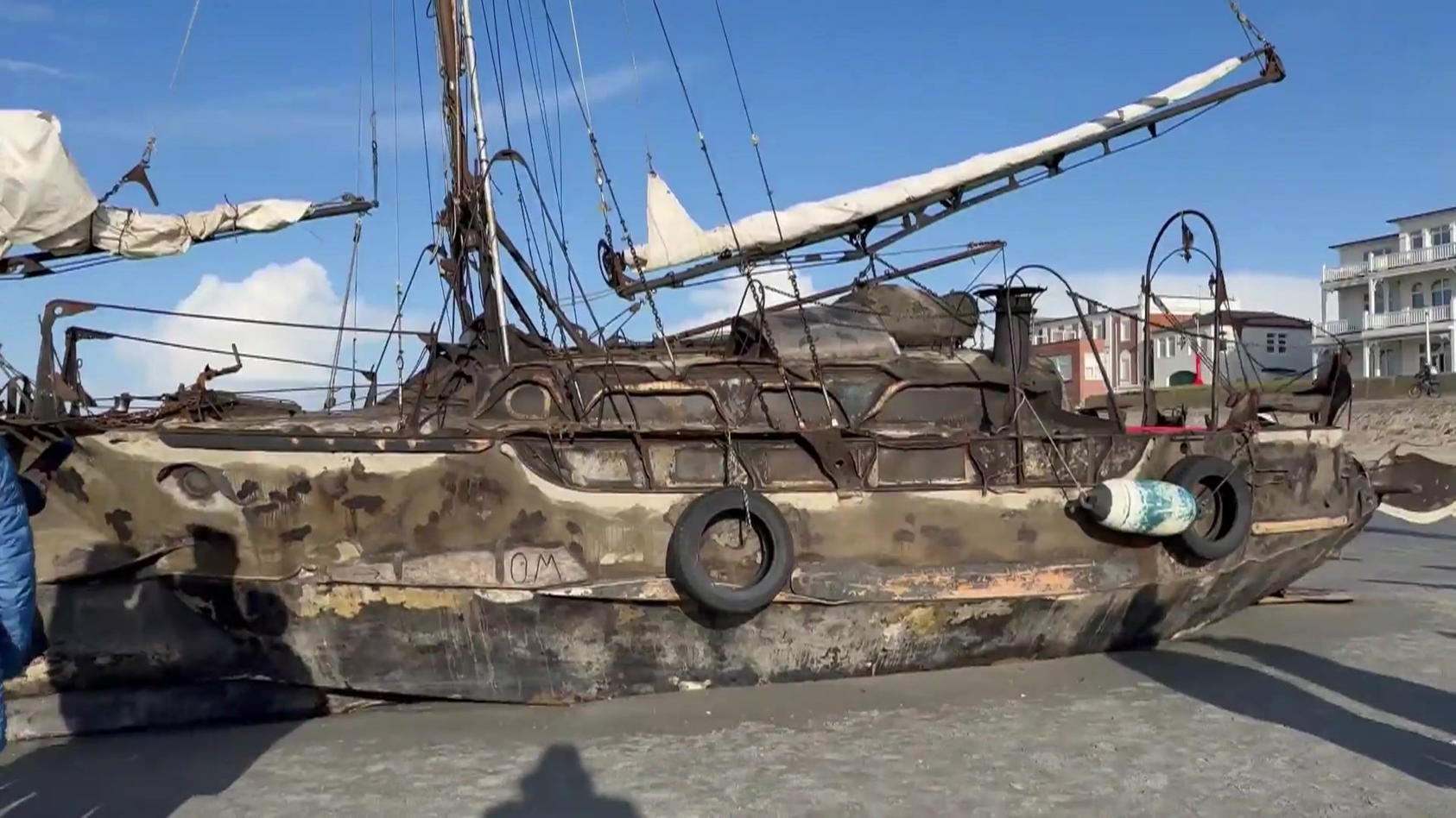 Norderney: Mysteriöses Geisterschiff angespült - Skipper verweigert Hilfe