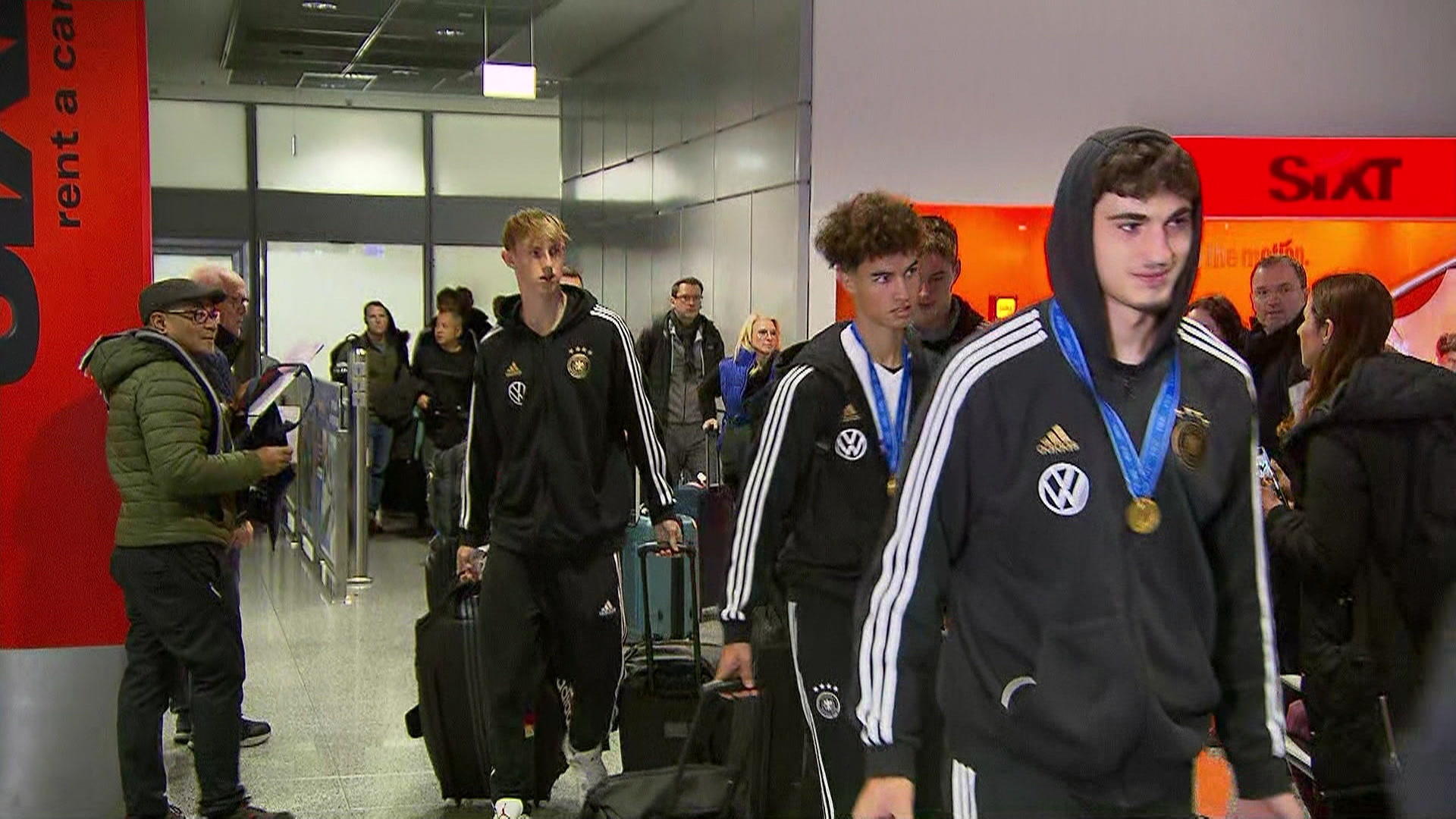 Hättet ihr IHN erkannt? U17-WM-Held Paris Brunner als Kind bei Vox-Show