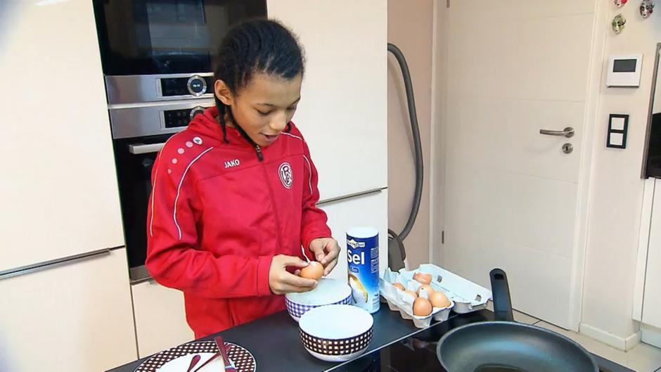 Hättet ihr IHN erkannt? U17-WM-Held Paris Brunner als Kind bei Vox-Show