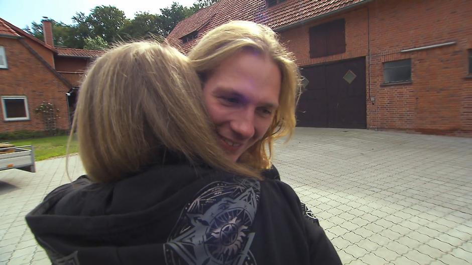 Bauer sucht Frau 2023: Wiedersehen macht Freude! Rocker-Bauer Christoph ...