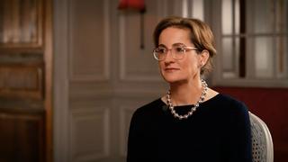 Karoline Preisler macht Hagen Reinhold und Annina Semmelhaack ein Angebot