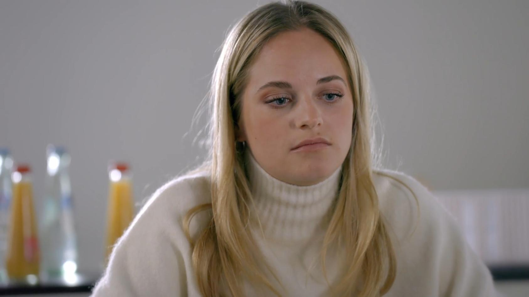 „Unter uns“-Wochenvorschau ab 27. Dezember 2023: Trauriger Geburtstag ...