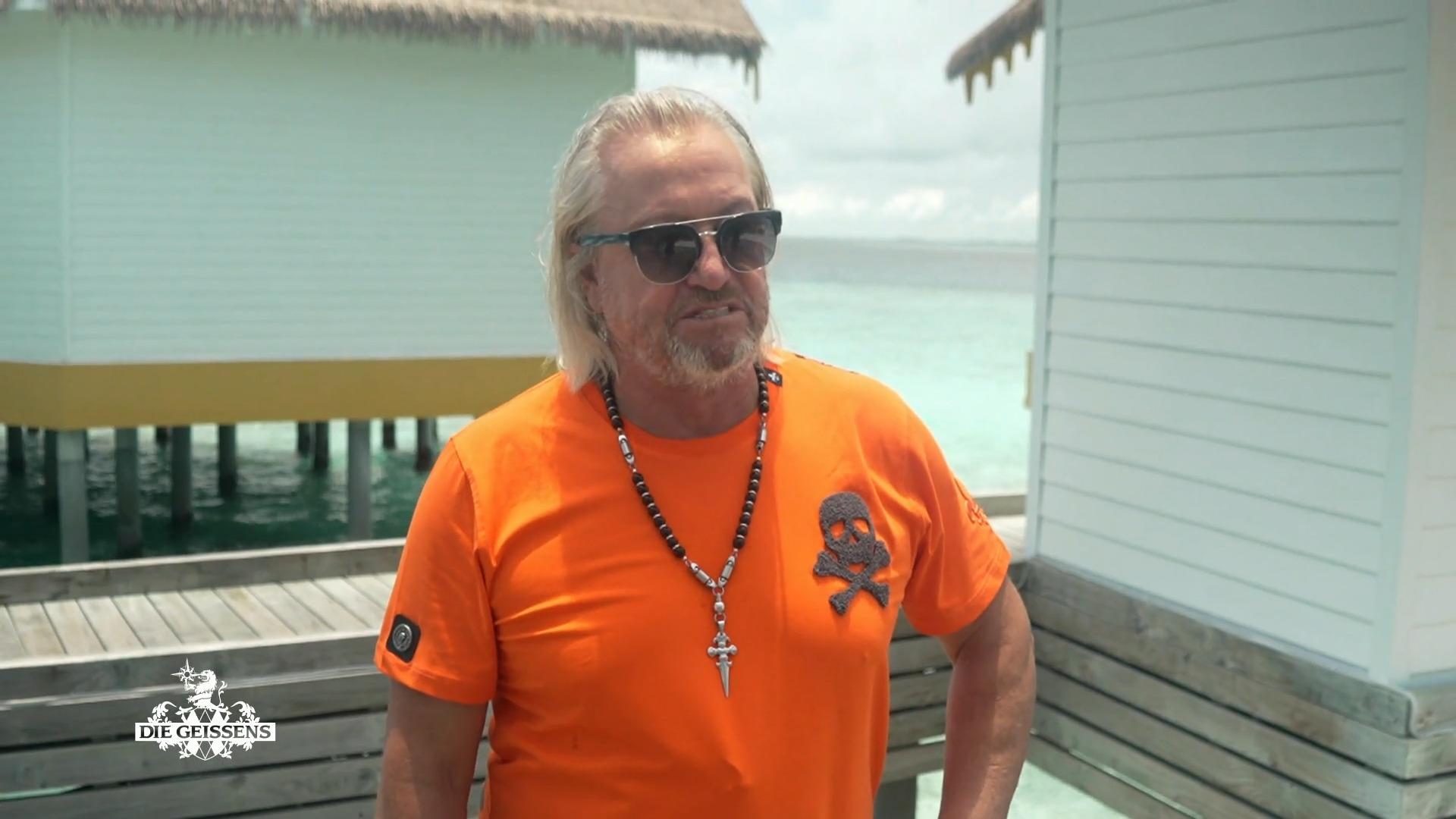 Carmen (G)heiss! TV-Millionärin oben ohne auf den Malediven