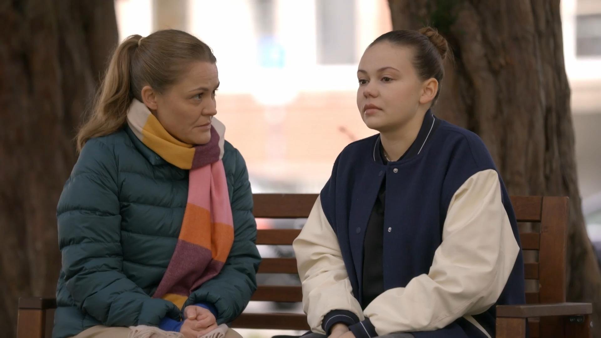 „Unter uns“-Wochenvorschau ab 29. Januar 2024: Ronja vertraut sich ...