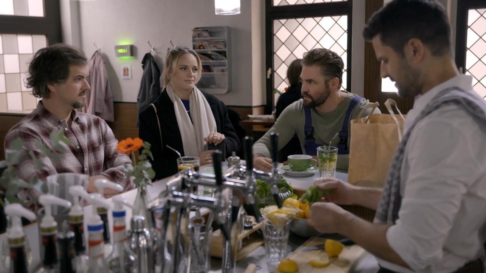 Unter uns: Wie reagieren die Nachbarn auf Brittas Liebes-Outing?