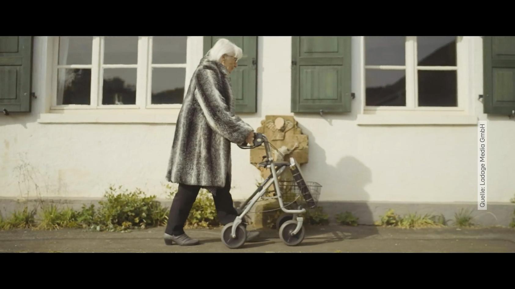 100-Jährige mischt Musikvideo auf