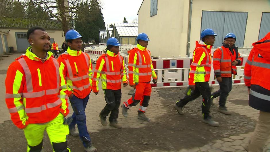 Fachkräfte aus Madagaskar: Straßenbau-Firma holt Azubis nach Hessen